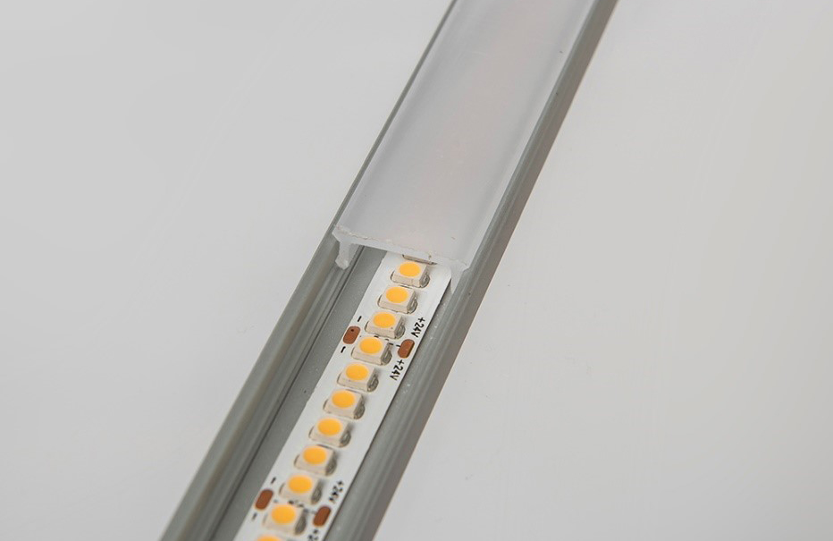 Taśma LED w profilu czy bez? - poradnik instalatora - Blog LEDstyl.pl